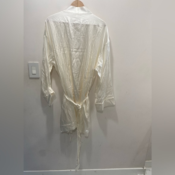 SKIMS | Intimates & Sleepwear | Nwt Skims Silk Bridal Robe Marble ...